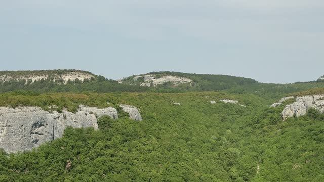 Кыз-Кермен. Виды на Бешик-Тау и на Пычки-Кая-Баш (плато над Качи-Кальоном) - 2