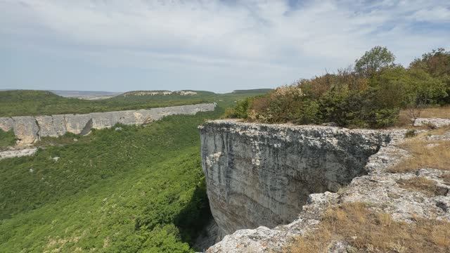 Кыз-Кермен. Виды на Бешик-Тау и на Пычки-Кая-Баш (плато над Качи-Кальоном) - 1