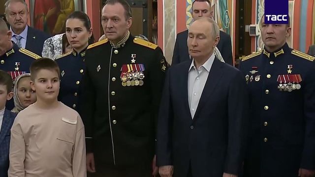 Президент России Владимир Путин на рождественской службе в одном из храмов Подмосковья