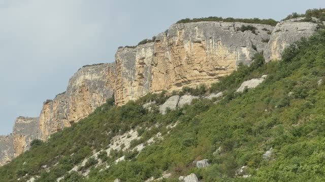 Пычки-Кая-Баш, вид снизу от Кыз-Кермена