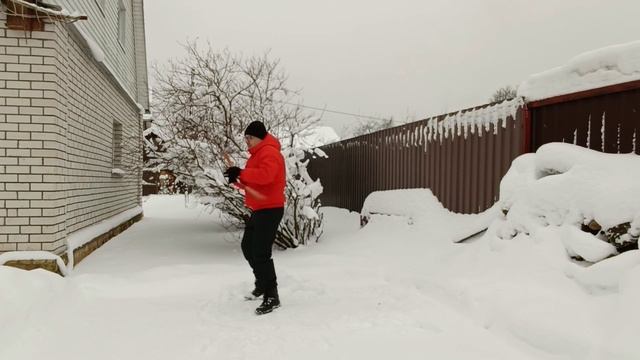 Разминка с деревянными нунчаку в деревне (3)