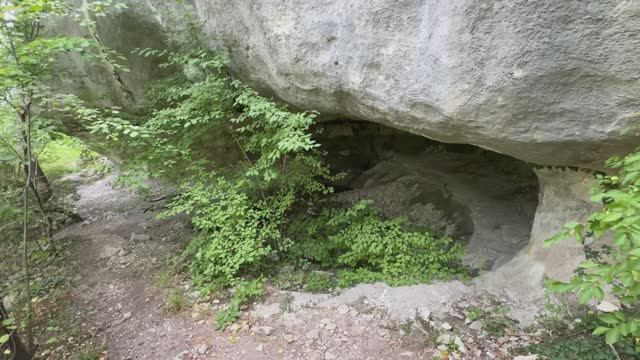 Кыз-Кермен. Грот под скалой - 4