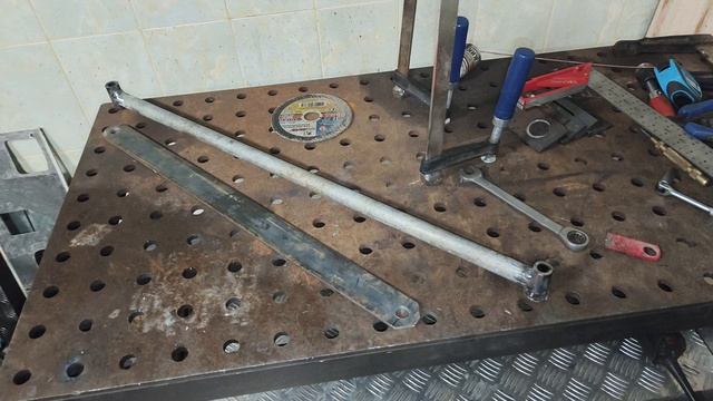 Костыли для установки амортизаторов и ограничительных ремней