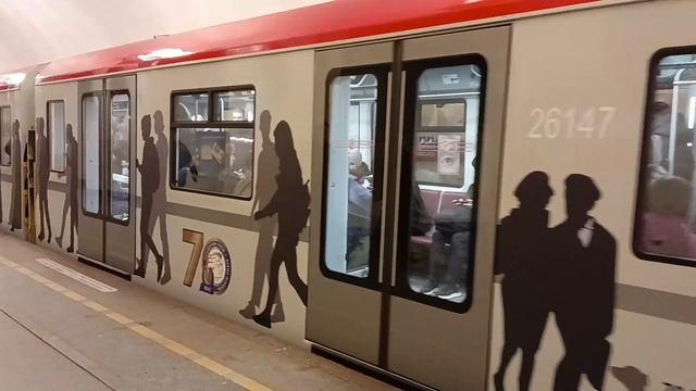 Отправление полутематического поезда "Балтиец", посвящённого 70-летию метро Санкт-Петербурга.