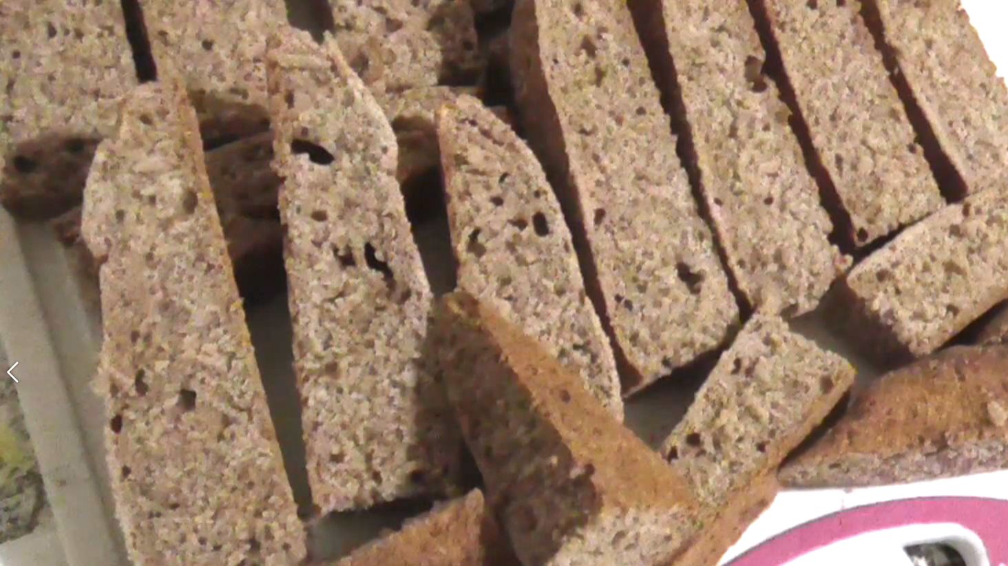 Быстрый, простой хлеб без дрожжей из цельнозерновой муки на рассоле.