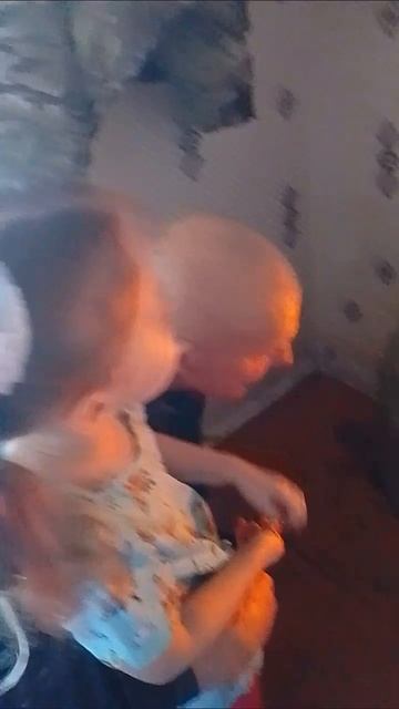 Рождество. топит печь с прадедушкой