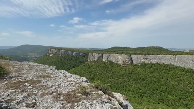 Кыз-Кермен. Виды на Бешик-Тау и на Пычки-Кая-Баш (плато над Качи-Кальоном) - 3