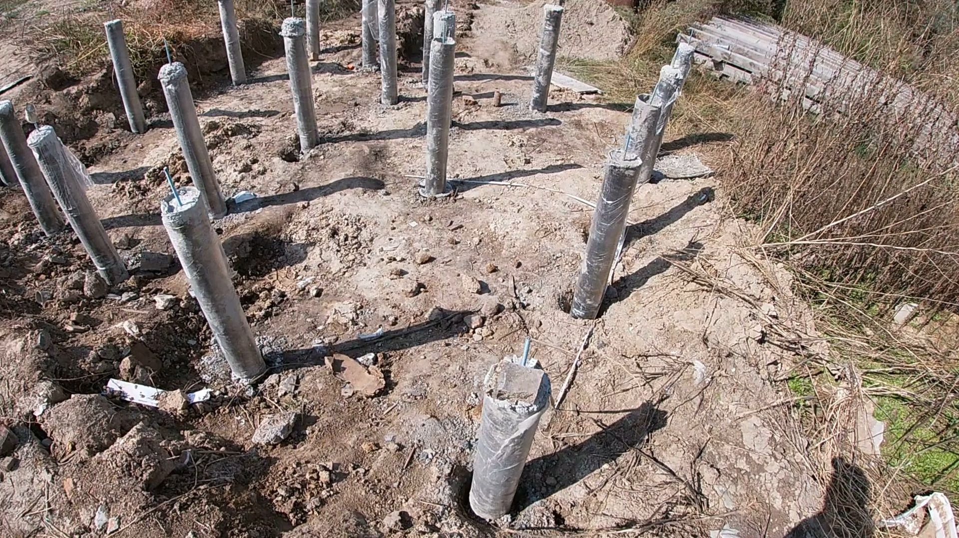 Нужно засыпать сваи для строительства бани