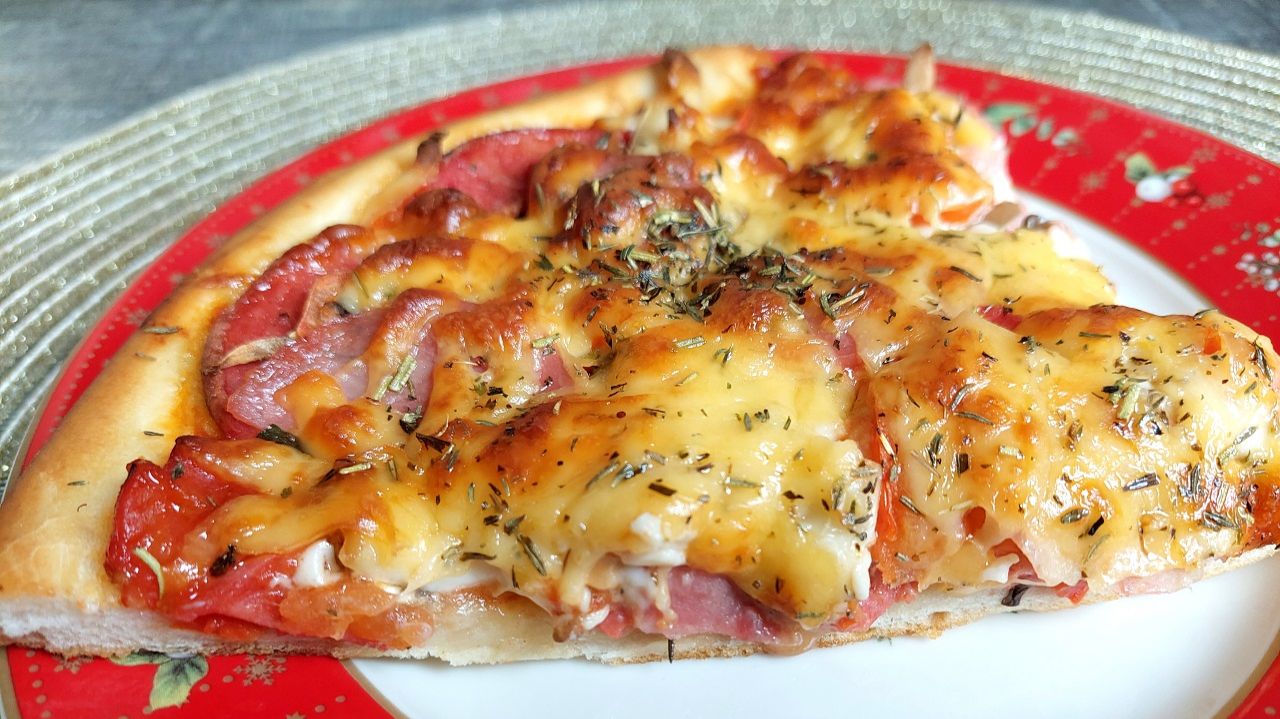 Открытый пирог с копчёностями и шампиньонами. Идеальное дрожжевое тесто и завтрак.