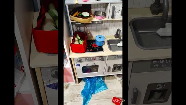 Играем с внучкой, смотрим в микроскоп, прыгаем со скакалкой.