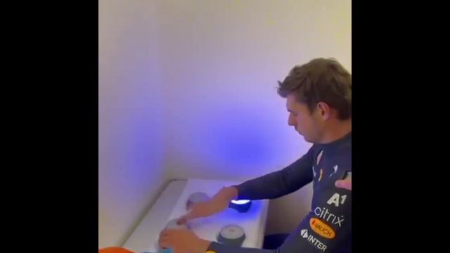 Макс Ферстаппен тренирует скорость реакции