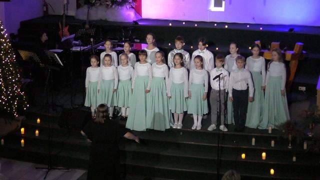 Вечер Рождества. "Спит Младенец мирно в яслях"./Детский хор 2 МЦ ЕХБ/