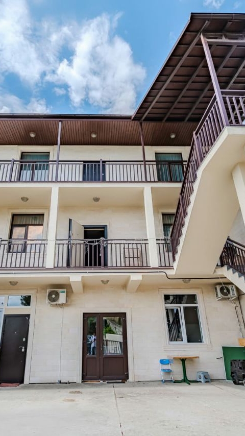 Коттедж 400м². на 3 сотках земли в г. Сочи