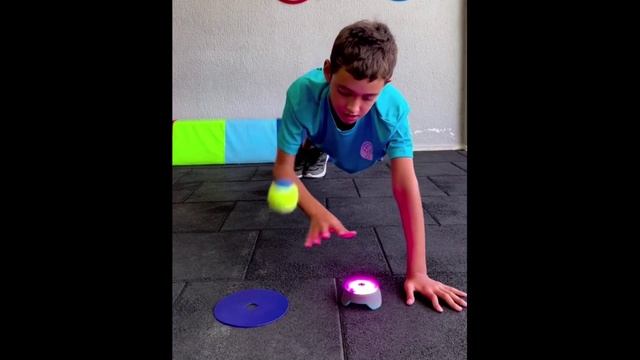 Планка с BlazePod и теннисным мячом