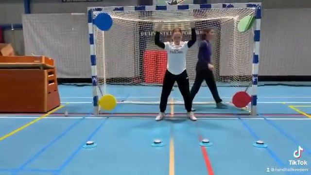 Тренировка вратаря на реакцию