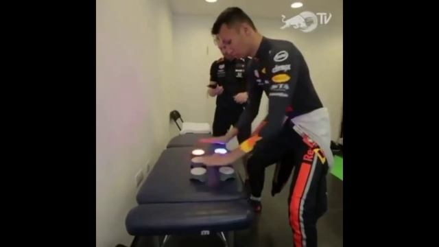 Подготовка Алекса Албона перед гонкой