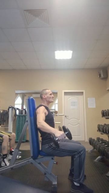 #Средняя дельта в скамье сидя. Упражнение № 3