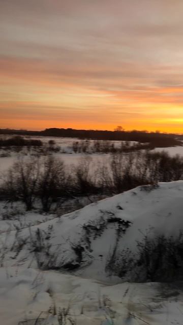 Закат на реке