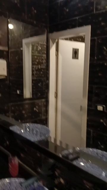 Туалет в ресторане 3 пирамиды