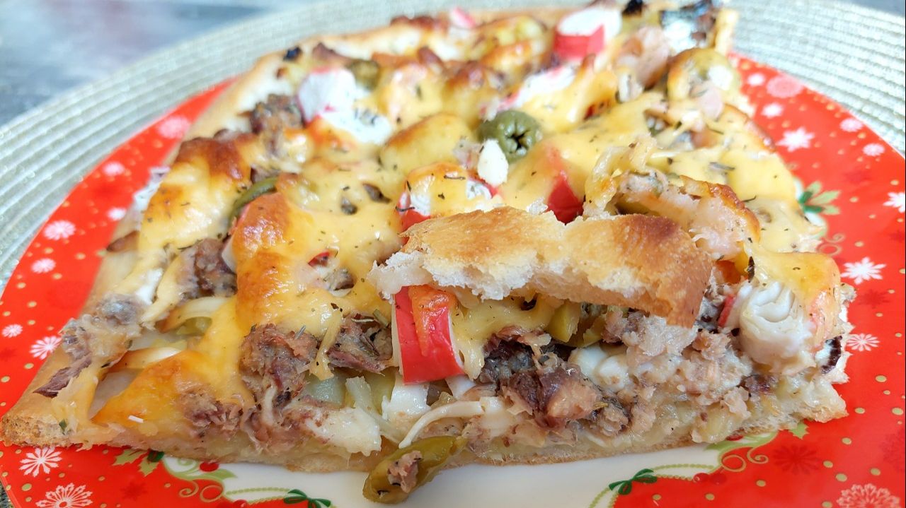 Открытый картофельный пирог с консервами, креветками. Идеальное дрожжевое тесто и начинка.