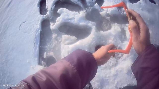 Рыбачил 2 часа🎣 Ловля Окуня на мормышку с пучком мотыля🪱 Пробурил несколько лунок.