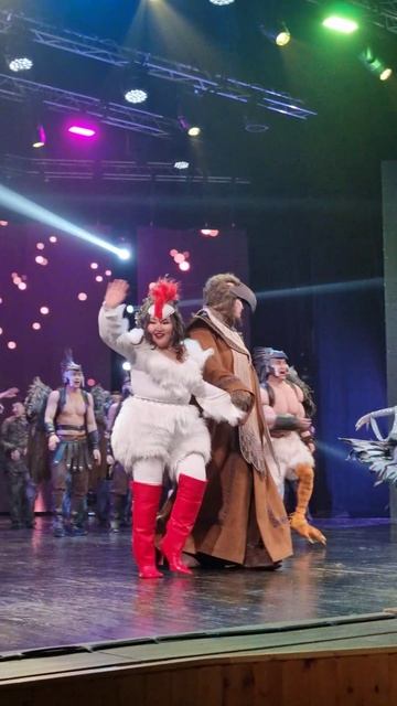 якутск Айгылаан исполняет завершающую песню в сказке «ХОТОЙ БООТУР УОННА КЫҺЫЛ КӨМҮС СЫМЫЫТ»!