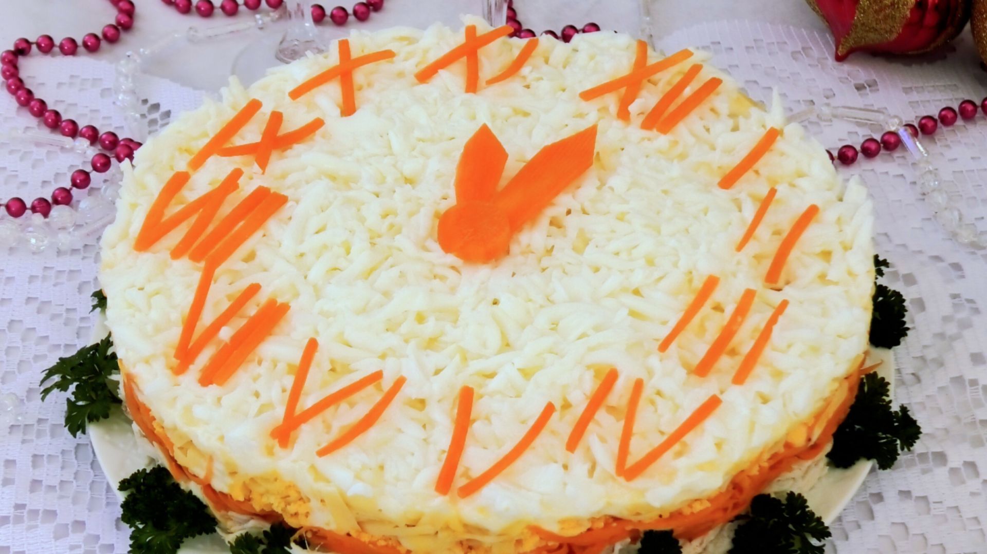 Праздничный салат «Часы»