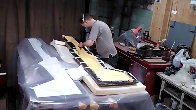 №11 -    Закладка 1 половины фюзеляжа .