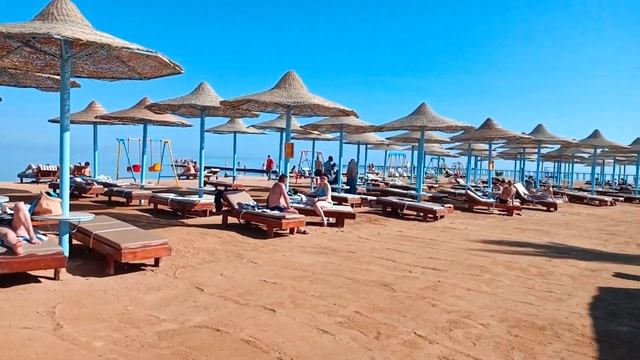 территория и пляж Hawaii Riviera Resort&Spa