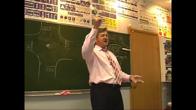 Урок 38. ПДД. Сигналы светофоров и регулировщиков. Часть 5.