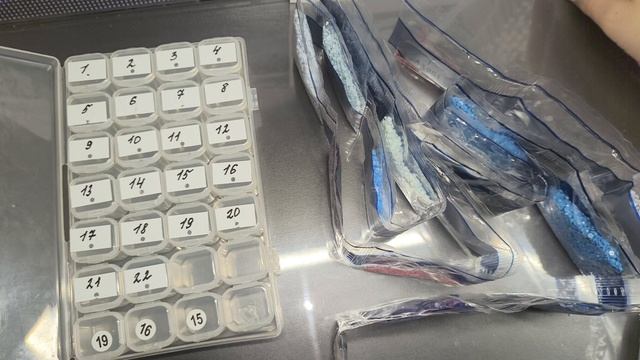 Организация процесса сборки новой алмазной мозаики.