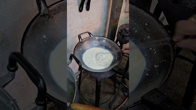 Приготовление крем супа в тайском кафе