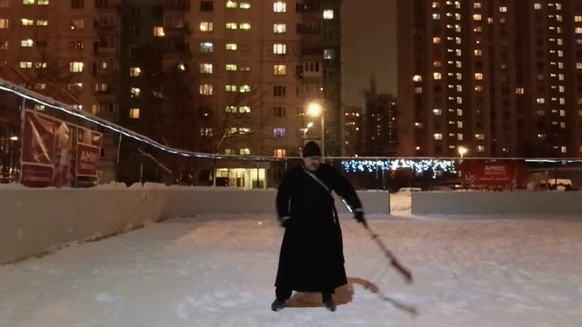 Вечерняя разминка со спортивной алебардой Гуань дао