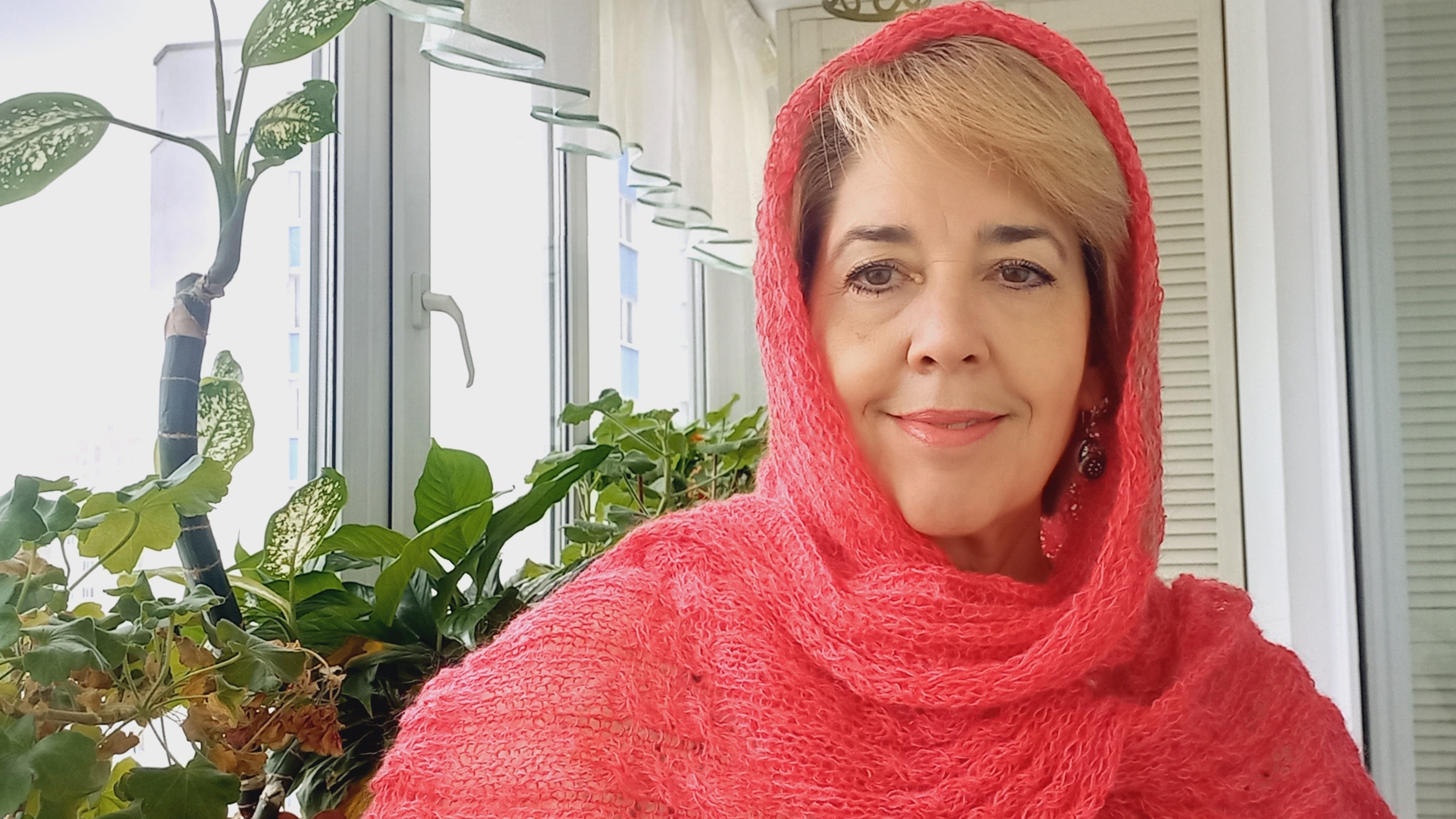 Палантин "Малиновая заря" дополнил комплект