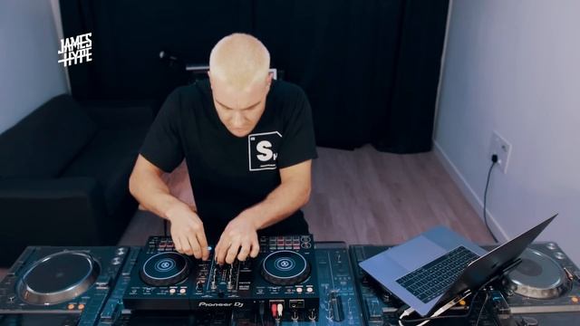 Pro DJ Using Pioneer DDJ 400 Controller. Диджей использует DDJ400. #music #djcontroller #ddj400