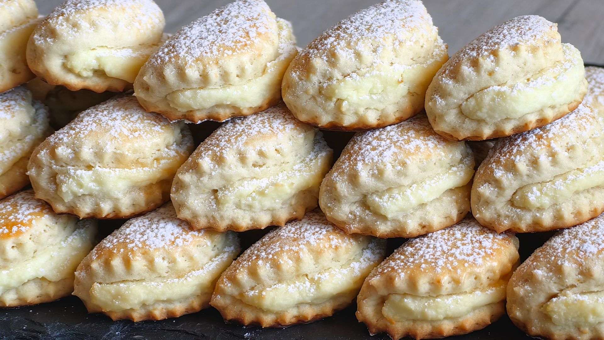 Очень вкусное и нежное творожное печенье! Очень лёгкий рецепт!