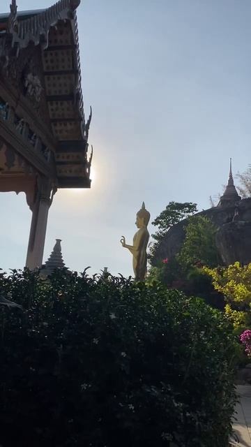 Таиланд. Хуахин. Храм Wat Khao Krailart.