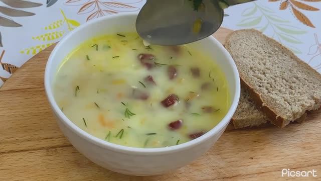 СЫРНЫЙ СУП С ПЛАВЛЕНЫМ СЫРОМ И КОЛБАСОЙ.