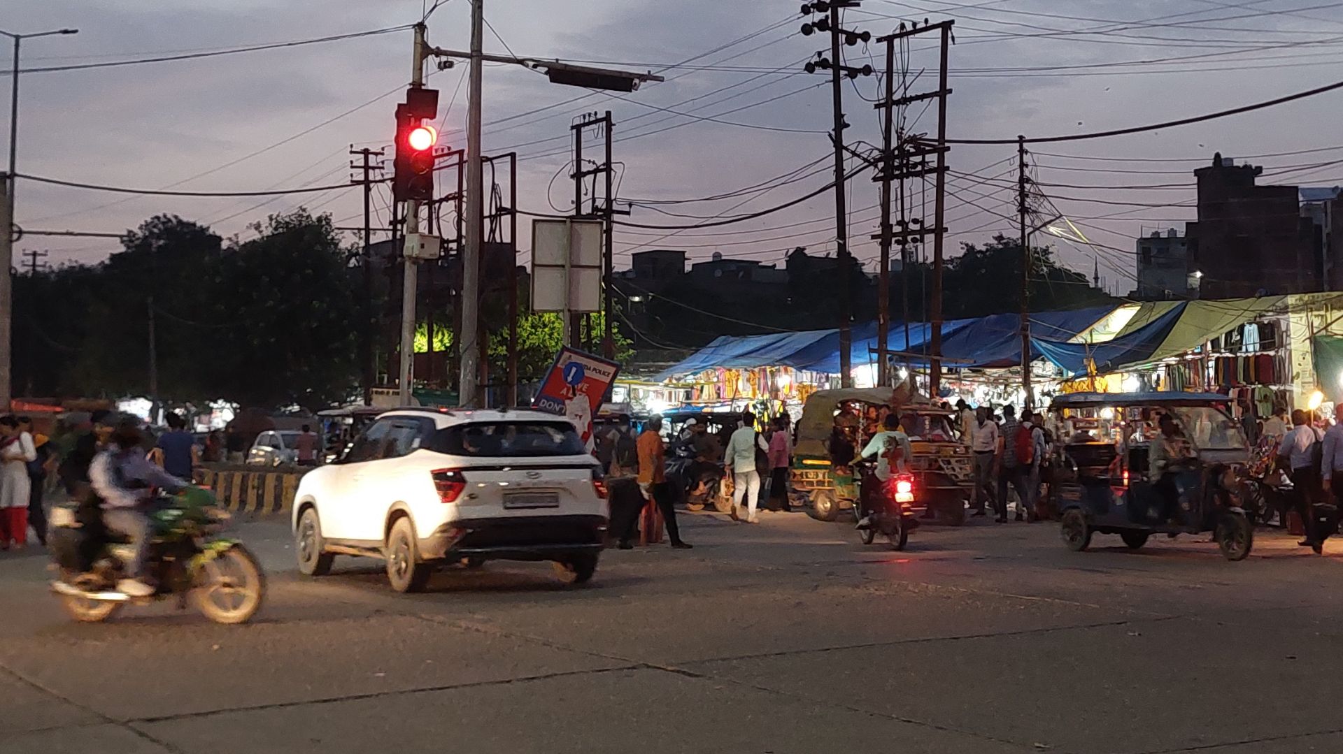 12.08.2025 Типичный перекрёсток в индийском городе