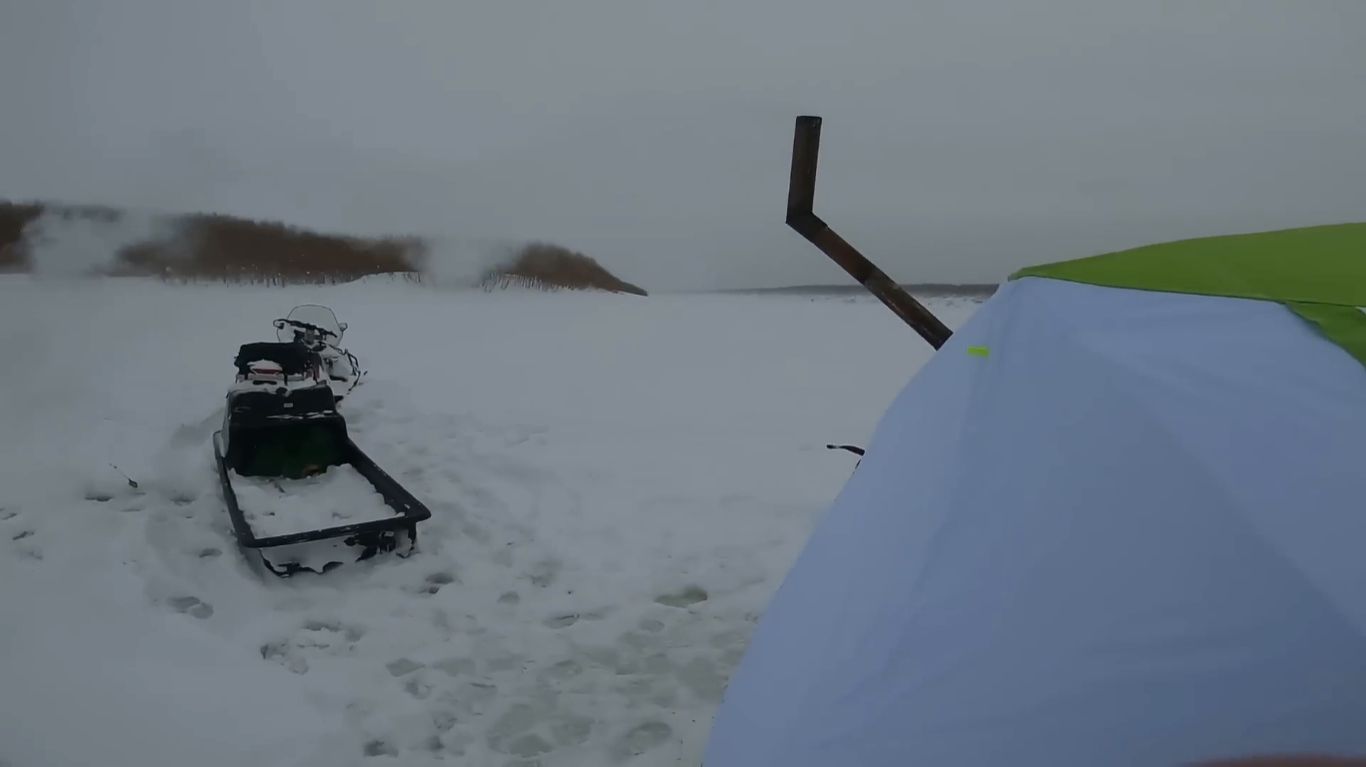 На рыбалку за язём. Пурга, метель, а нам пофиг...