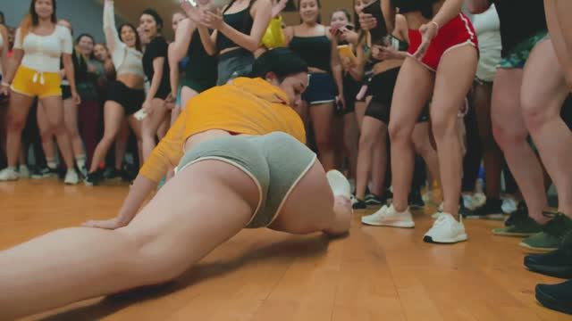 Лучшие девочки с самыми красивыми попами рвут чемпионат по твёрку 🔥 Это топ уровня 2026!