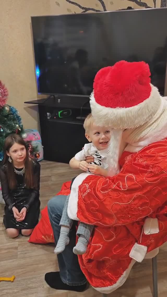 В этом году, благодаря нашему маленькому гостю, у нас был настоящий дед мороз 🤣

Эх... ему бы к нам