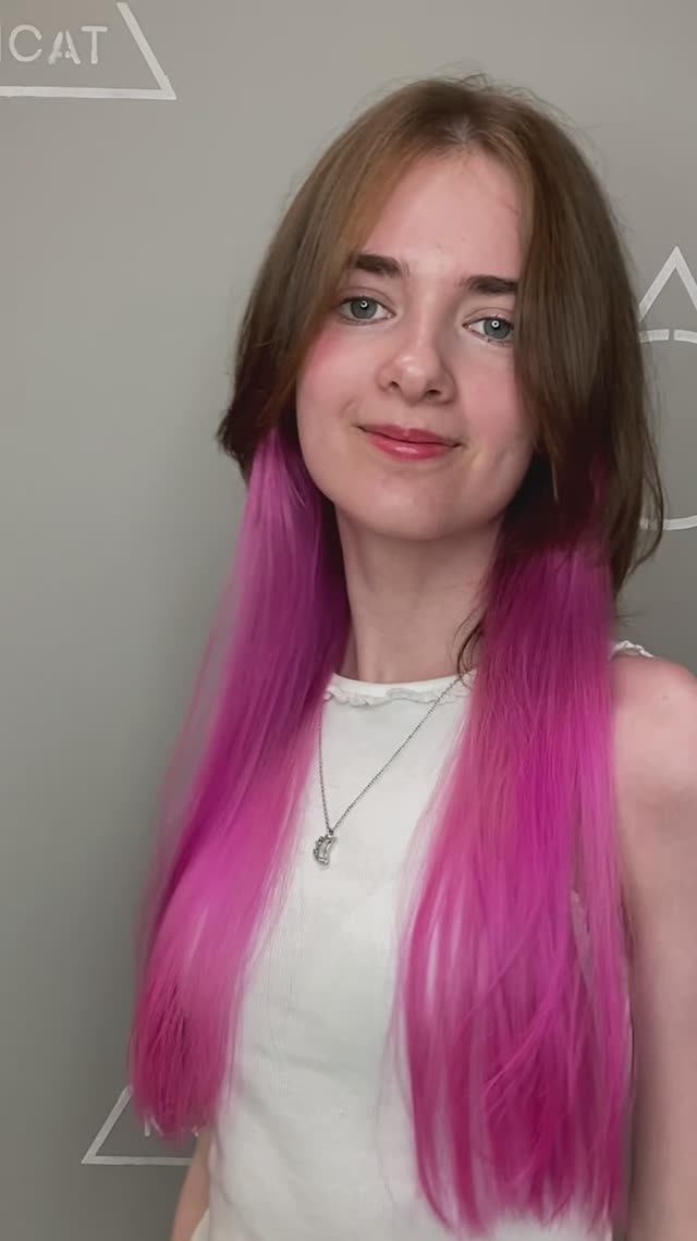 Обновили цветное окрашивание! Яркие пряди плюс необычная стрижка играючи создают невероятный образ!