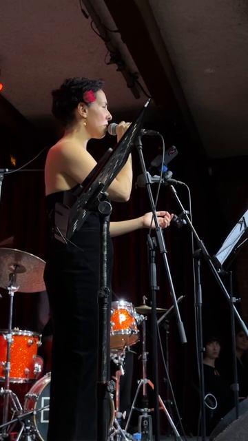 Bésame mucho - live Esse / Mila Dinerstein