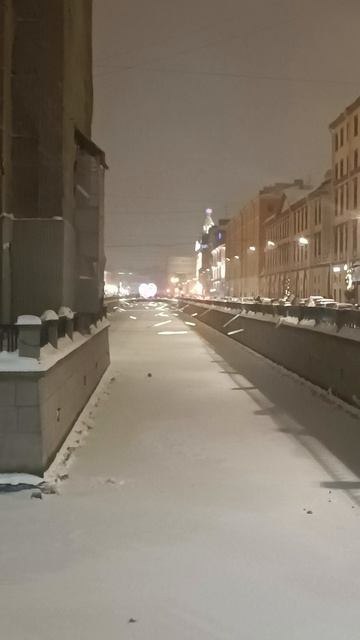 Праздничное украшение канала в Санкт-Петербурге.mp4