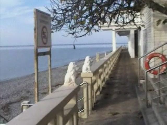 Сочи . Декабрь 2025 года. Военный санаторий "Лазурный берег". Я на пляже.