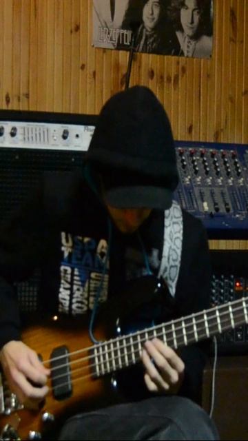 Super Mario Bros - Main Theme (bass cover)