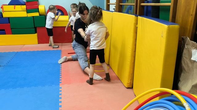 Учим колесо в детском садике 🤸🤗❤️