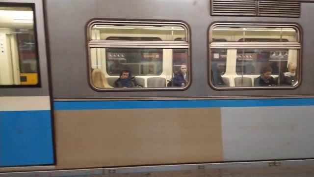 Красносельская, Москва, Красная (Сокольническая) Линия - интерьер, пассажиры, прибытие поездов