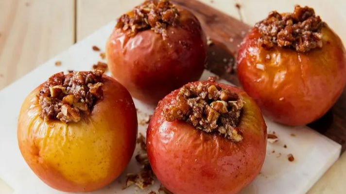 Печёные яблоки с корицей.